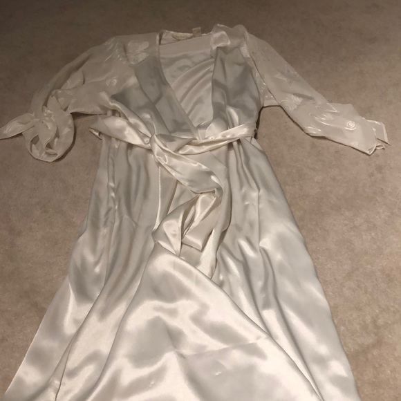 Victoria's Secret | Intimates & Sleepwear | Line New Vs Robe | Poshmark